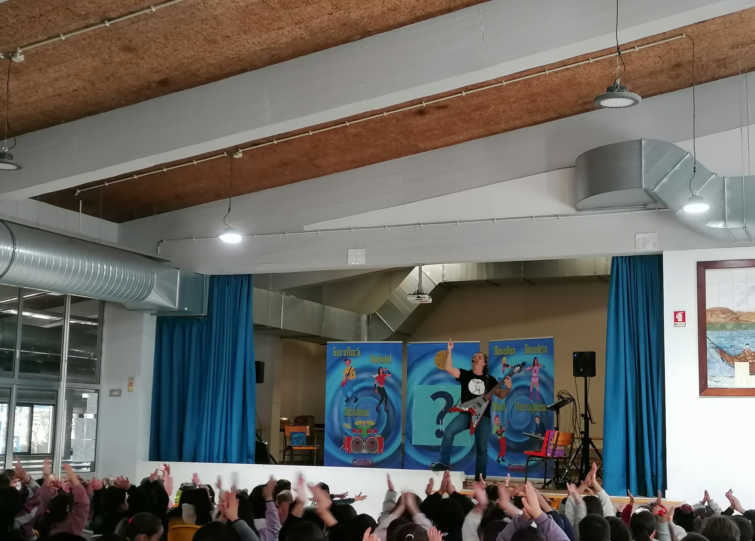 Concerto Literário com Richard Towers encanta os mais novos durante a ...